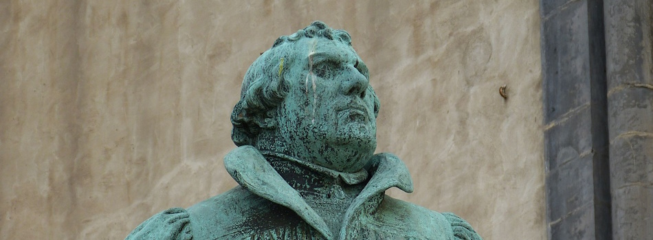 Martin Luther hat als Erster die Bibel ins Deutsche übersetzt - Irrtum24.de